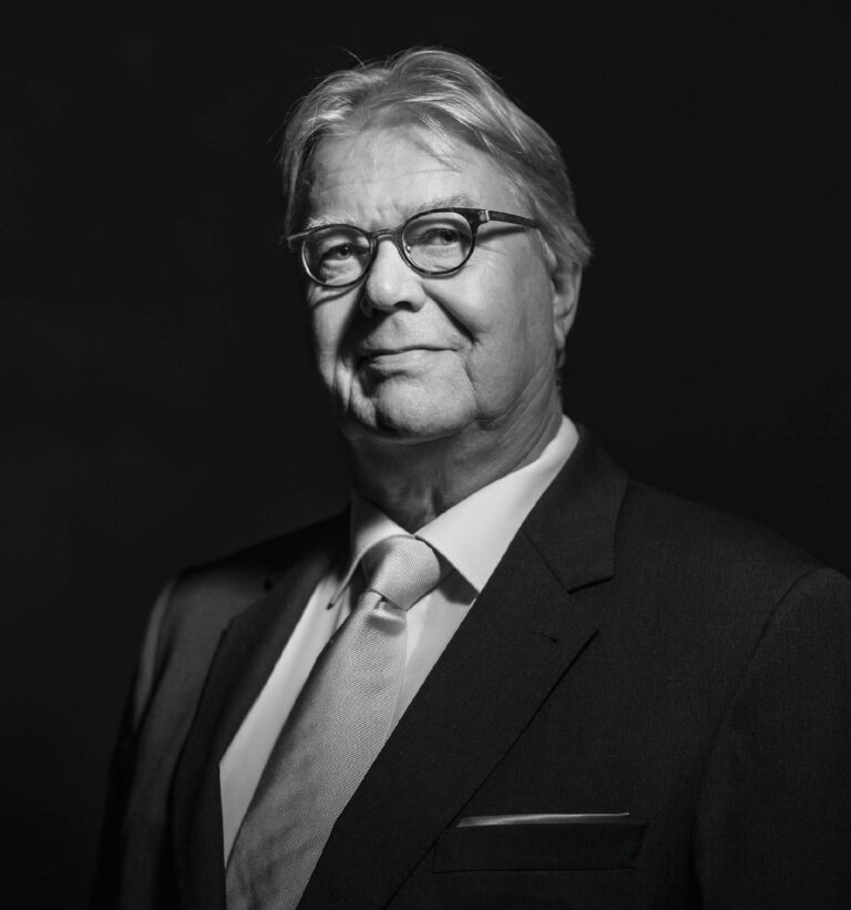 Peter Abrams – Decamps & Asociados